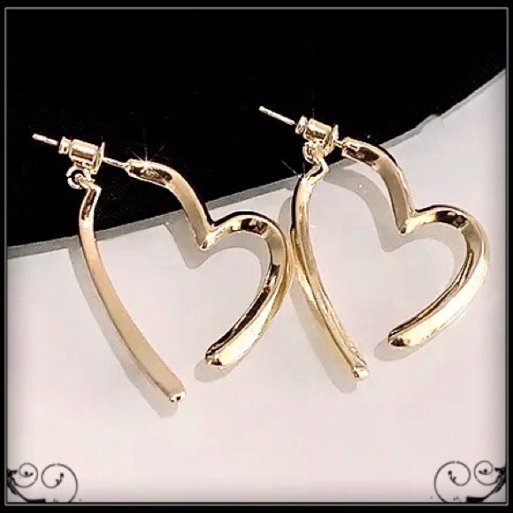 None | Jewelry | 4k Gold Structured Abstract Love Gift Heart Sweetheart ...